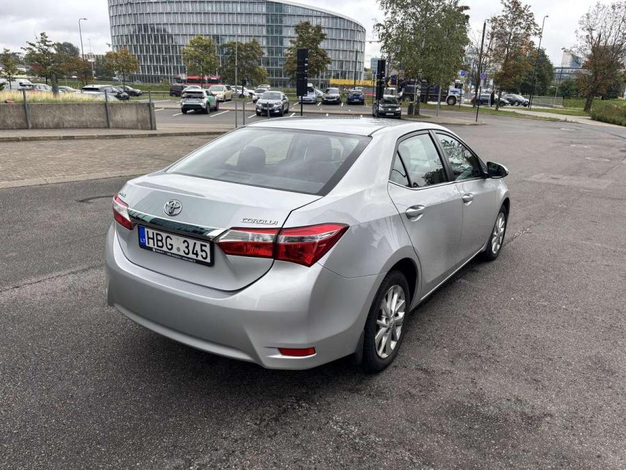 Grey Toyota Corolla 2013 in Vilnius, with an engine capacity of 1.60 L and mileage of 165 thousand km for 7300 €, photo 5 on AUTOMOTO.COM.LV