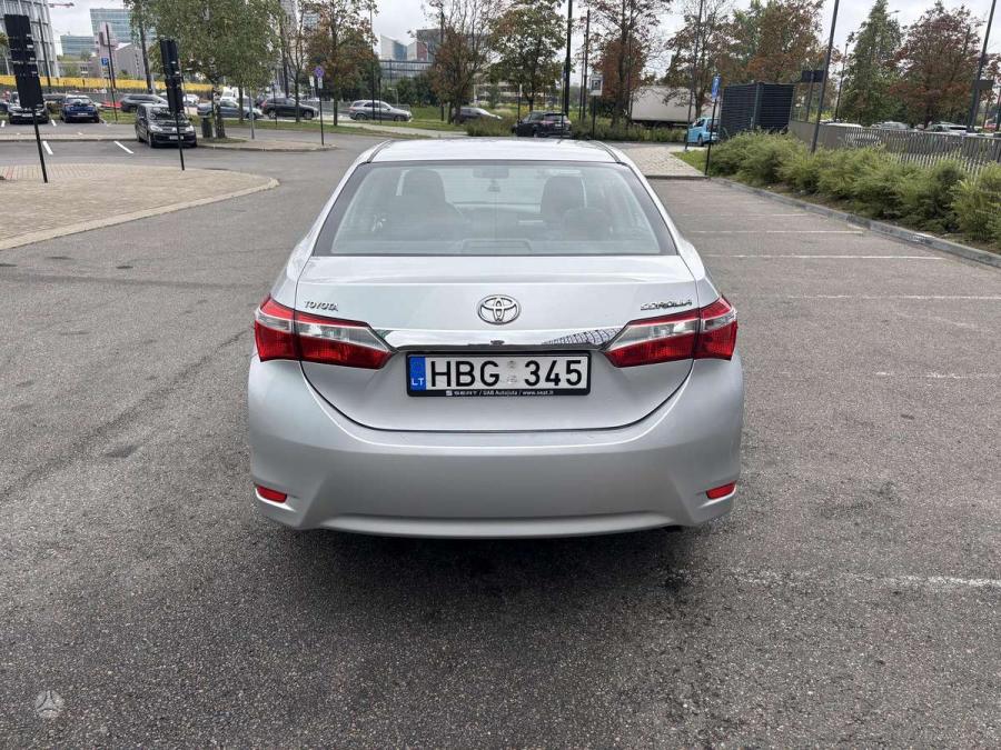 Grey Toyota Corolla 2013 in Vilnius, with an engine capacity of 1.60 L and mileage of 165 thousand km for 7300 €, photo 6 on AUTOMOTO.COM.LV