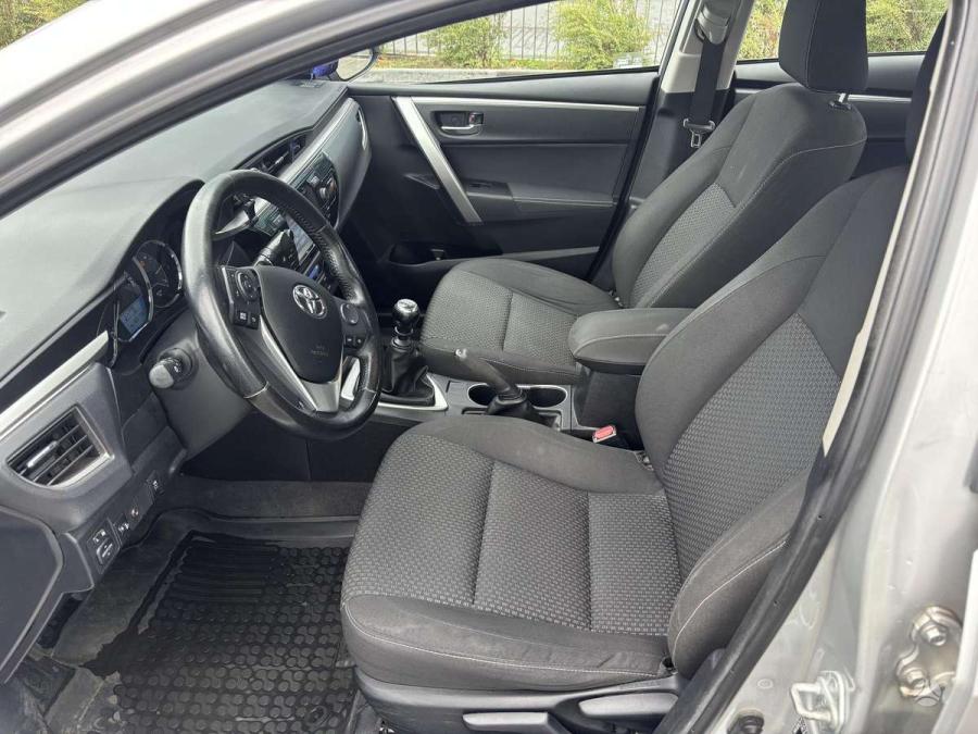 Grey Toyota Corolla 2013 in Vilnius, with an engine capacity of 1.60 L and mileage of 165 thousand km for 7300 €, photo 9 on AUTOMOTO.COM.LV