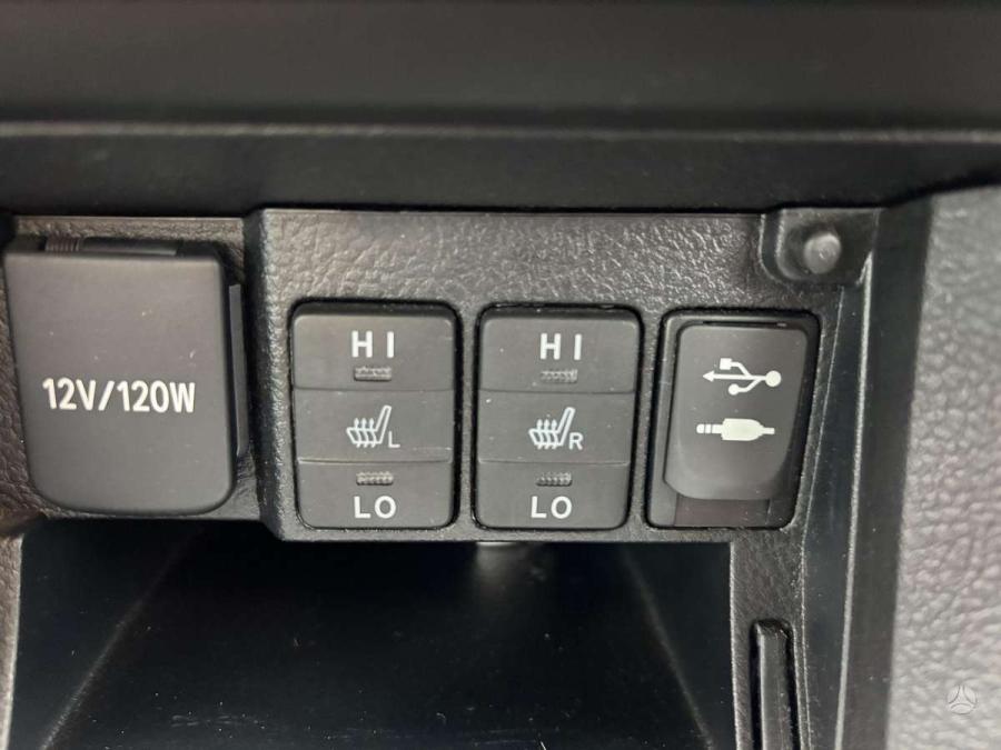 Grey Toyota Corolla 2013 in Vilnius, with an engine capacity of 1.60 L and mileage of 165 thousand km for 7300 €, photo 10 on AUTOMOTO.COM.LV