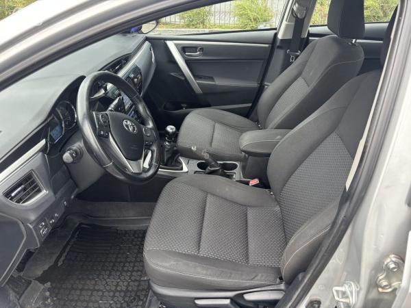 Pelēks Toyota Corolla 2013 Viļņa, ar dzinēja tilpumu 1.60 L un nobraukumu 165 tūkst. km par 6600 €, foto 7 vietnē AUTOMOTO.COM.LV