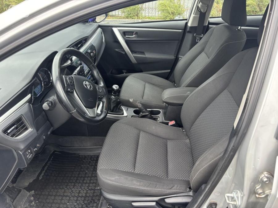 Grey Toyota Corolla 2013 in Vilnius, with an engine capacity of 1.60 L and mileage of 165 thousand km for 6600 €, photo 7 on AUTOMOTO.COM.LV