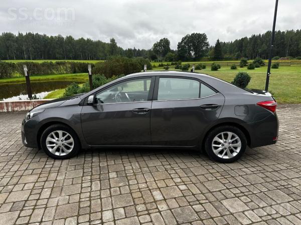 Grey Toyota Corolla 2014 in Riga, with an engine capacity of 1.60 L and mileage of 181 thousand km for 8400 €, photo 2 on AUTOMOTO.COM.LV