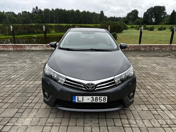 Grey Toyota Corolla 2014 in Riga, with an engine capacity of 1.60 L and mileage of 181 thousand km for 8400 €, photo 3 on AUTOMOTO.COM.LV
