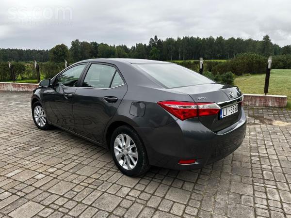 Grey Toyota Corolla 2014 in Riga, with an engine capacity of 1.60 L and mileage of 181 thousand km for 8400 €, photo 5 on AUTOMOTO.COM.LV