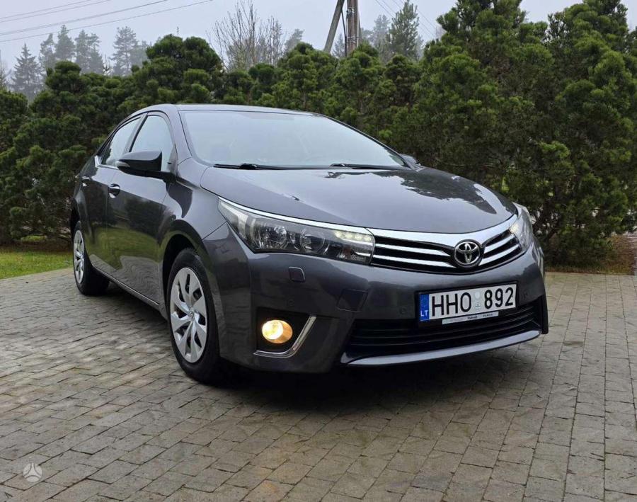 Pelēks Toyota Corolla 2014 Utena, ar dzinēja tilpumu 1.60 L un nobraukumu 109 tūkst. km par 8600 €, foto 2 vietnē AUTOMOTO.COM.LV