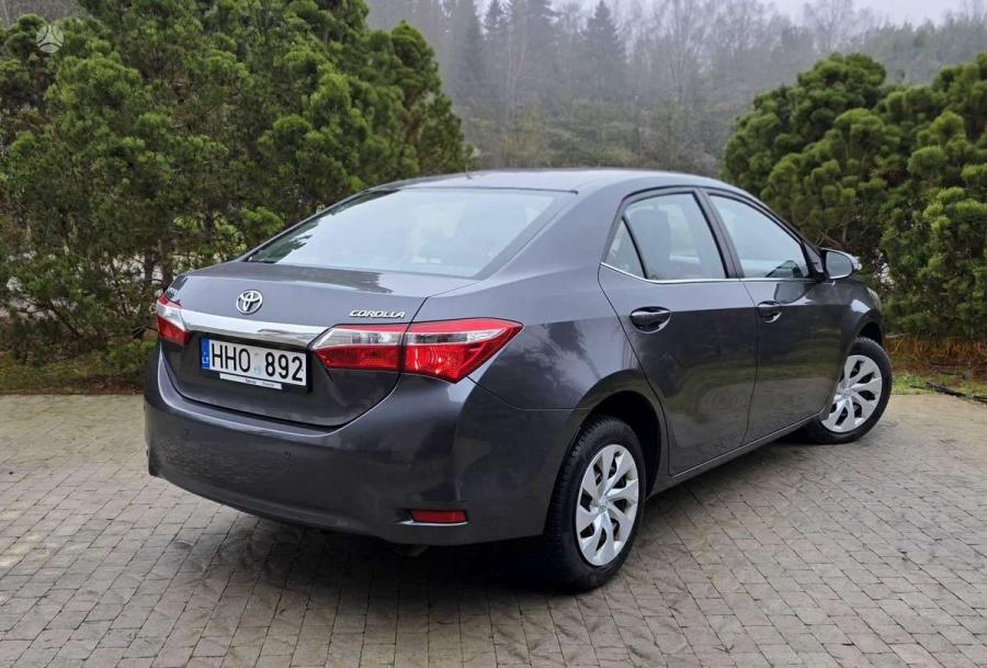 Pelēks Toyota Corolla 2014 Utena, ar dzinēja tilpumu 1.60 L un nobraukumu 109 tūkst. km par 8600 €, foto 4 vietnē AUTOMOTO.COM.LV