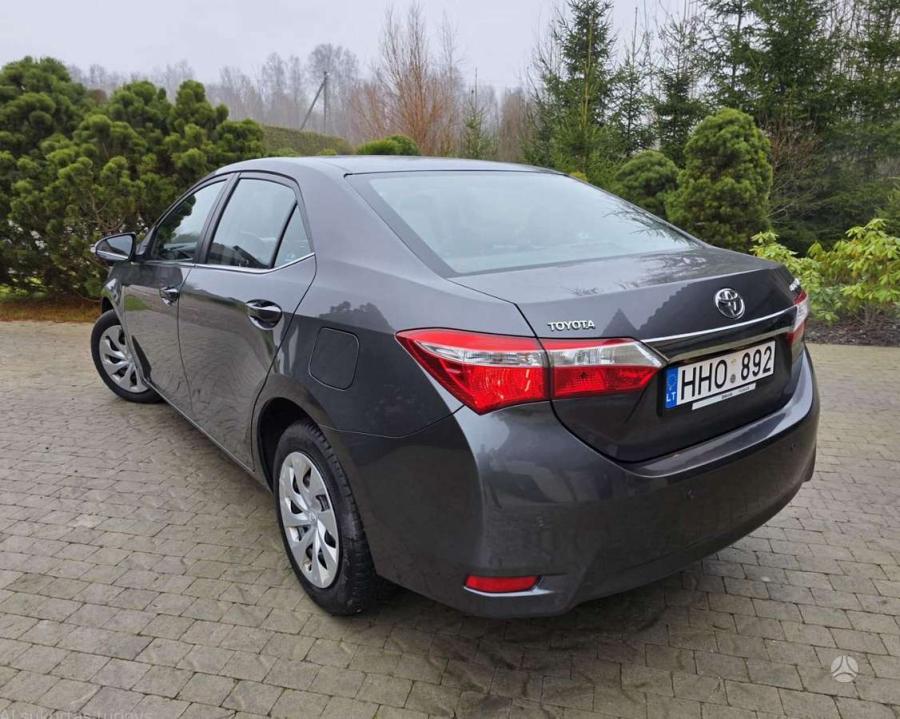 Pelēks Toyota Corolla 2014 Utena, ar dzinēja tilpumu 1.60 L un nobraukumu 109 tūkst. km par 8600 €, foto 24 vietnē AUTOMOTO.COM.LV