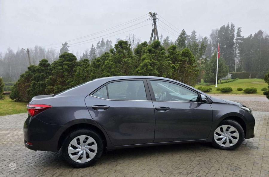 Pelēks Toyota Corolla 2014 Utena, ar dzinēja tilpumu 1.60 L un nobraukumu 109 tūkst. km par 8600 €, foto 26 vietnē AUTOMOTO.COM.LV