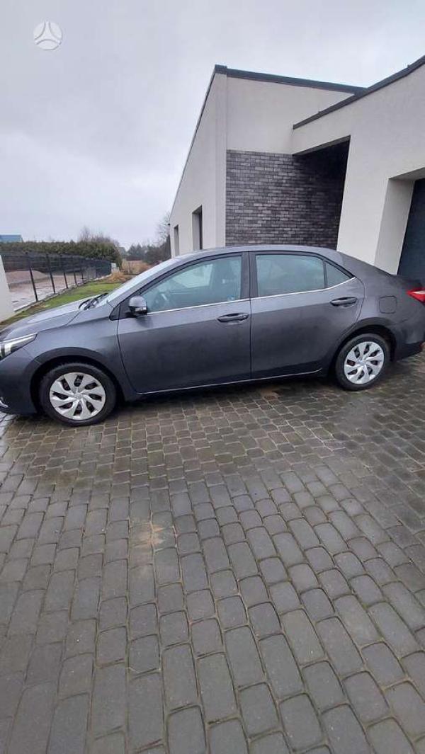 Pelēks Toyota Corolla 2014 Viļņa, ar dzinēja tilpumu 1.60 L un nobraukumu 130 tūkst. km par 6500 €, foto 2 vietnē AUTOMOTO.COM.LV
