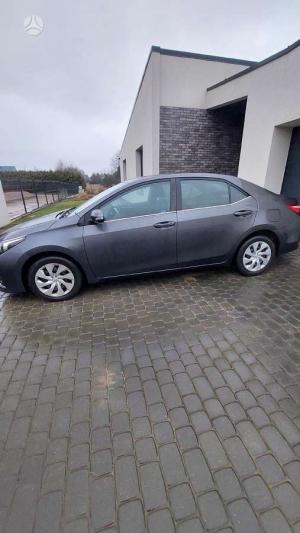 Pelēks Toyota Corolla 2014 Viļņa, ar dzinēja tilpumu 1.60 L un nobraukumu 130 tūkst. km par 6500 €, foto 2 vietnē AUTOMOTO.COM.LV