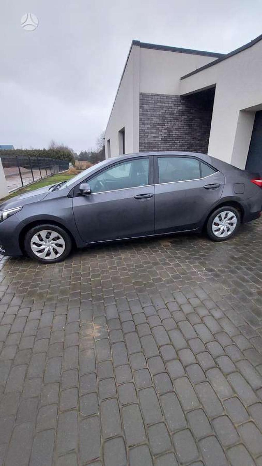 Pelēks Toyota Corolla 2014 Viļņa, ar dzinēja tilpumu 1.60 L un nobraukumu 130 tūkst. km par 6500 €, foto 2 vietnē AUTOMOTO.COM.LV