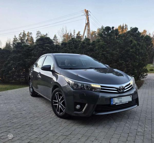 Grey Toyota Corolla 2014 in Utena, with an engine capacity of 1.60 L and mileage of 110 thousand km for 8750 €, photo 1 on AUTOMOTO.COM.LV