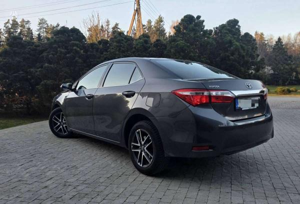 Grey Toyota Corolla 2014 in Utena, with an engine capacity of 1.60 L and mileage of 110 thousand km for 8750 €, photo 3 on AUTOMOTO.COM.LV