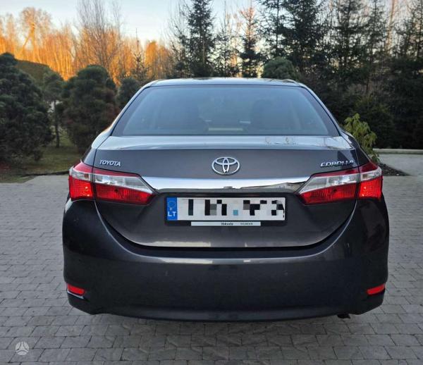 Grey Toyota Corolla 2014 in Utena, with an engine capacity of 1.60 L and mileage of 110 thousand km for 8750 €, photo 5 on AUTOMOTO.COM.LV