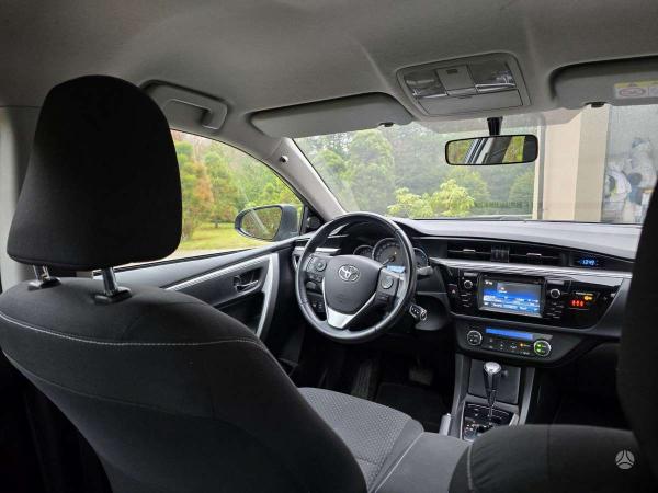 Grey Toyota Corolla 2014 in Utena, with an engine capacity of 1.60 L and mileage of 110 thousand km for 8750 €, photo 10 on AUTOMOTO.COM.LV