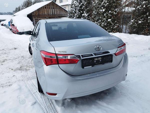 Pelēks Toyota Corolla 2014 Utena, ar dzinēja tilpumu 1.60 L un nobraukumu 240 tūkst. km par 7100 €, foto 4 vietnē AUTOMOTO.COM.LV