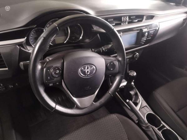 Pelēks Toyota Corolla 2014 Utena, ar dzinēja tilpumu 1.60 L un nobraukumu 128 tūkst. km par 6900 €, foto 6 vietnē AUTOMOTO.COM.LV