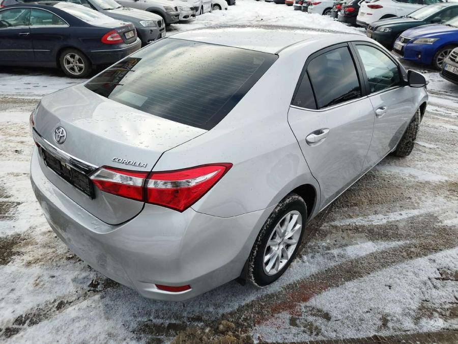 Grey Toyota Corolla 2014 in Utena, with an engine capacity of 1.60 L and mileage of 240 thousand km for 6900 €, photo 3 on AUTOMOTO.COM.LV