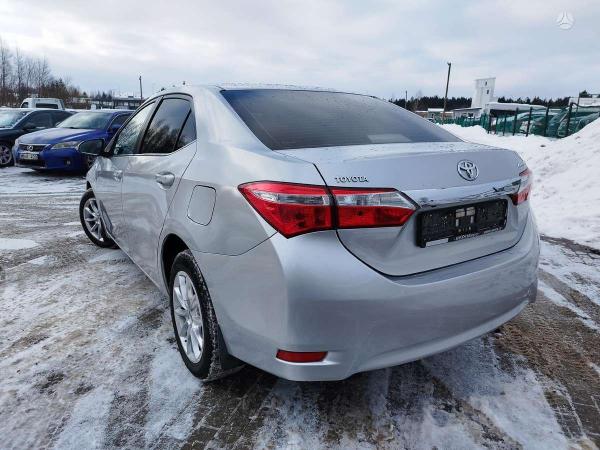Pelēks Toyota Corolla 2014 Utena, ar dzinēja tilpumu 1.60 L un nobraukumu 240 tūkst. km par 6900 €, foto 5 vietnē AUTOMOTO.COM.LV