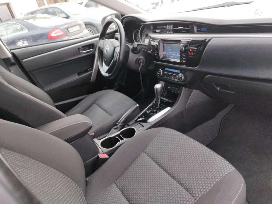 Grey Toyota Corolla 2014 in Utena, with an engine capacity of 1.60 L and mileage of 240 thousand km for 6900 €, photo 7 on AUTOMOTO.COM.LV
