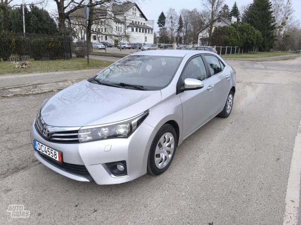 Pelēks Toyota Corolla 2014 Kauņa, ar dzinēja tilpumu 1.40 L un nobraukumu 234 tūkst. km par 7750 €, foto 1 vietnē AUTOMOTO.COM.LV