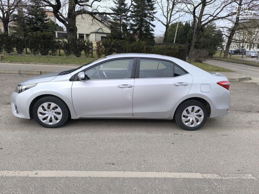 Grey Toyota Corolla 2014 in Kaunas, with an engine capacity of 1.40 L and mileage of 234 thousand km for 7750 €, photo 4 on AUTOMOTO.COM.LV