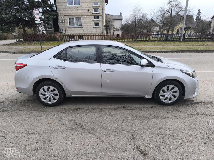 Grey Toyota Corolla 2014 in Kaunas, with an engine capacity of 1.40 L and mileage of 234 thousand km for 7750 €, photo 5 on AUTOMOTO.COM.LV