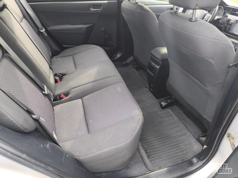 Grey Toyota Corolla 2014 in Kaunas, with an engine capacity of 1.40 L and mileage of 234 thousand km for 7750 €, photo 12 on AUTOMOTO.COM.LV