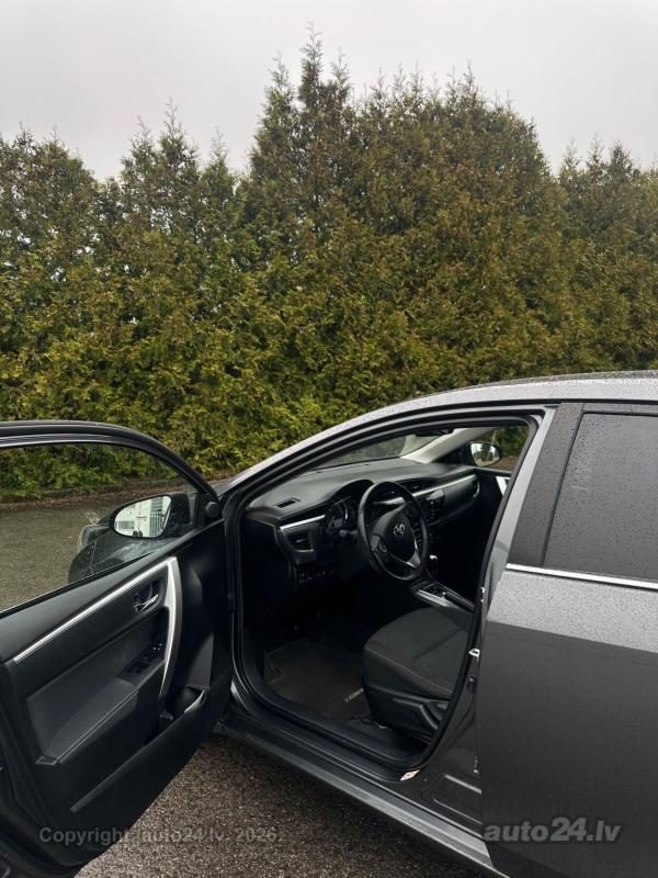 Pelēks Toyota Corolla 2014 Tallina, ar dzinēja tilpumu 1.60 L un nobraukumu 169 tūkst. km par 8400 €, foto 5 vietnē AUTOMOTO.COM.LV