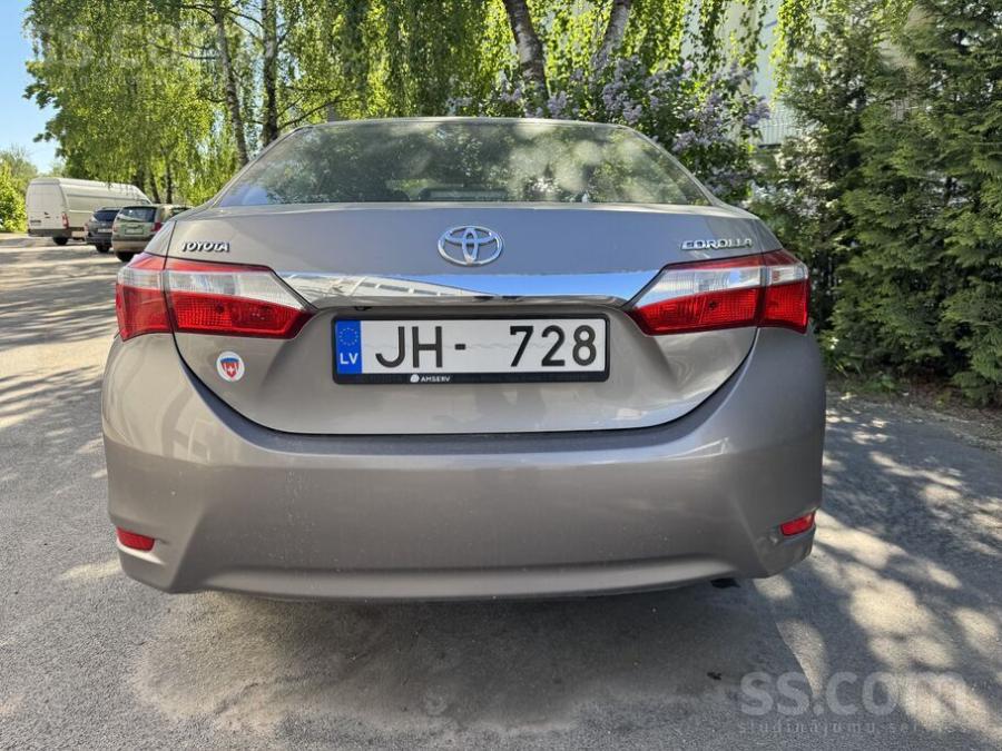 Pelēks Toyota Corolla 2014 Rīga, ar dzinēja tilpumu 1.60 L un nobraukumu 272 tūkst. km par 5790 €, foto 4 vietnē AUTOMOTO.COM.LV