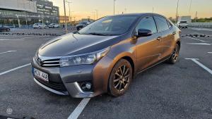 Grey Toyota Corolla 2014 in Vilnius, with an engine capacity of 1.36 L and mileage of 102 thousand km for 8600 €, photo  on AUTOMOTO.COM.LV