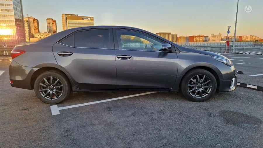 Grey Toyota Corolla 2014 in Vilnius, with an engine capacity of 1.36 L and mileage of 102 thousand km for 8600 €, photo 5 on AUTOMOTO.COM.LV