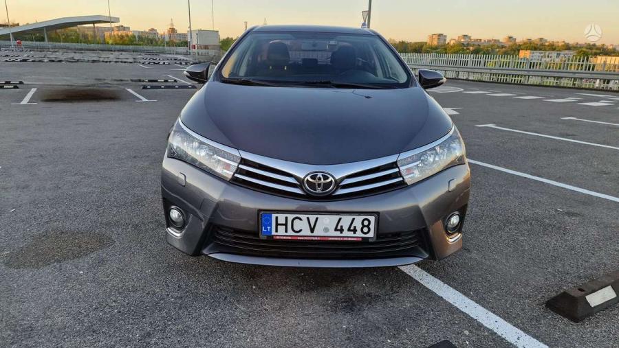 Grey Toyota Corolla 2014 in Vilnius, with an engine capacity of 1.36 L and mileage of 102 thousand km for 8600 €, photo 6 on AUTOMOTO.COM.LV
