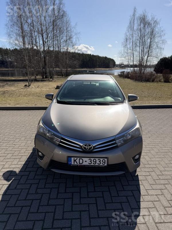Pelēks Toyota Corolla 2014 Rīga, ar dzinēja tilpumu 1.60 L un nobraukumu 289 tūkst. km par 4900 €, foto 1 vietnē AUTOMOTO.COM.LV