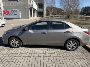 Pelēks Toyota Corolla 2014 Rīga, ar dzinēja tilpumu 1.60 L un nobraukumu 289 tūkst. km par 4900 €, foto 3 vietnē AUTOMOTO.COM.LV
