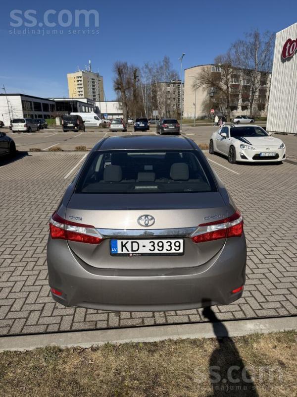 Pelēks Toyota Corolla 2014 Rīga, ar dzinēja tilpumu 1.60 L un nobraukumu 289 tūkst. km par 4900 €, foto 3 vietnē AUTOMOTO.COM.LV