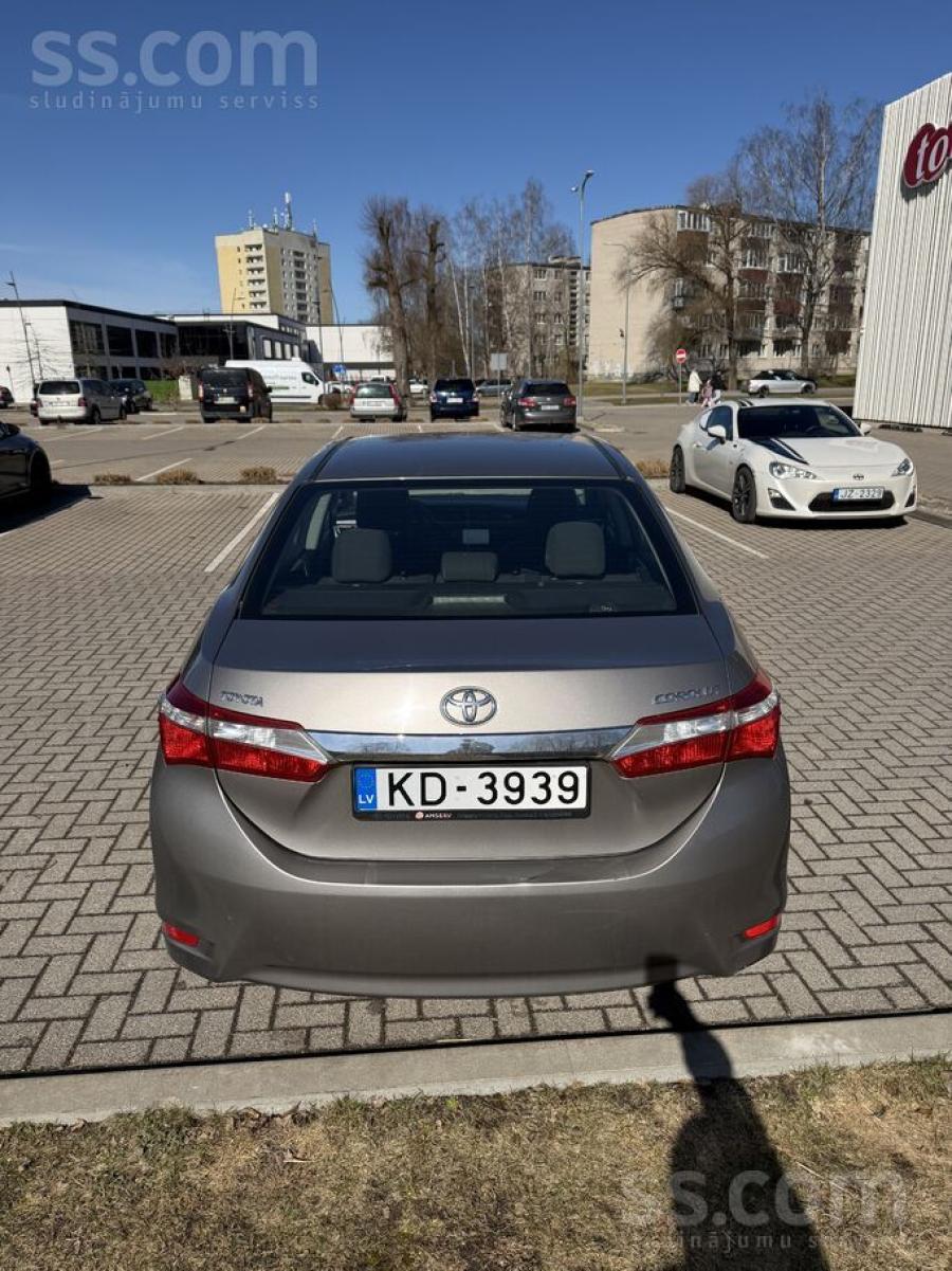 Pelēks Toyota Corolla 2014 Rīga, ar dzinēja tilpumu 1.60 L un nobraukumu 289 tūkst. km par 4900 €, foto 4 vietnē AUTOMOTO.COM.LV