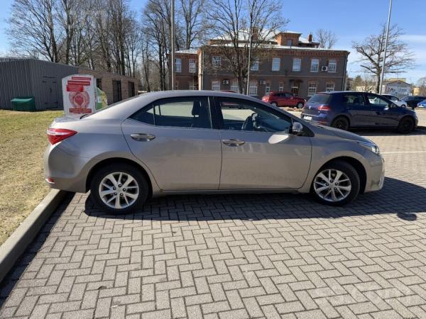 Pelēks Toyota Corolla 2014 Rīga, ar dzinēja tilpumu 1.60 L un nobraukumu 289 tūkst. km par 4900 €, foto 4 vietnē AUTOMOTO.COM.LV