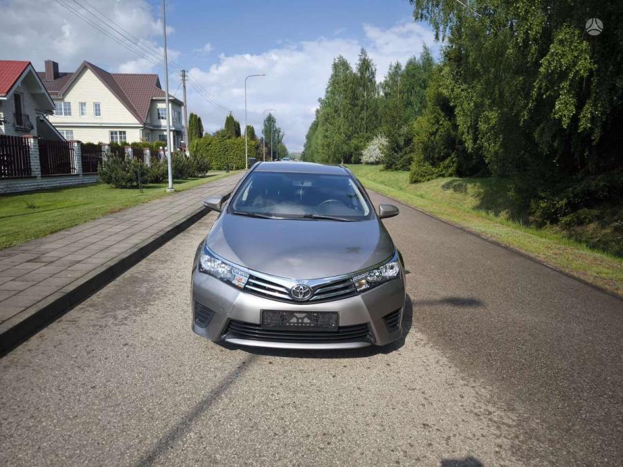 Grey Toyota Corolla 2014 in Salcininkai, with an engine capacity of 1.36 L and mileage of 170 thousand km for 5900 €, photo 3 on AUTOMOTO.COM.LV