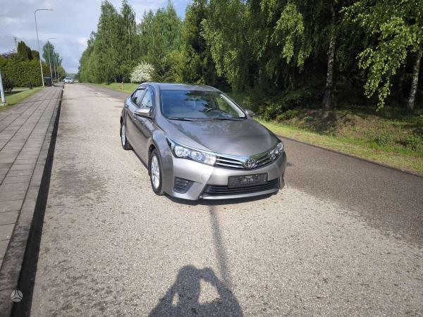 Grey Toyota Corolla 2014 in Salcininkai, with an engine capacity of 1.36 L and mileage of 170 thousand km for 5900 €, photo 3 on AUTOMOTO.COM.LV