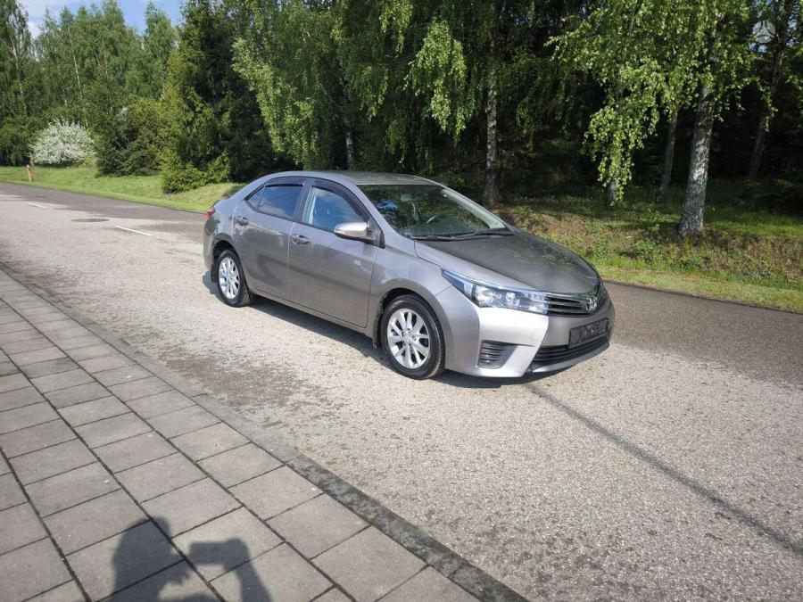Grey Toyota Corolla 2014 in Salcininkai, with an engine capacity of 1.36 L and mileage of 170 thousand km for 5900 €, photo 5 on AUTOMOTO.COM.LV