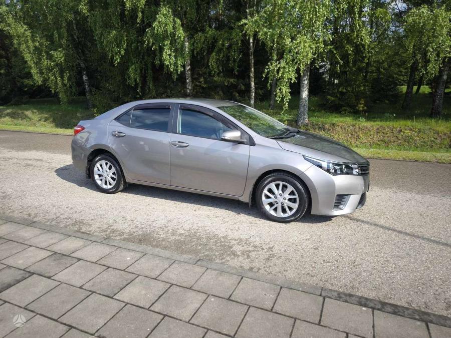 Grey Toyota Corolla 2014 in Salcininkai, with an engine capacity of 1.36 L and mileage of 170 thousand km for 5900 €, photo 6 on AUTOMOTO.COM.LV