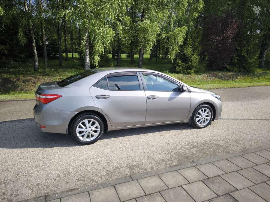 Grey Toyota Corolla 2014 in Salcininkai, with an engine capacity of 1.36 L and mileage of 170 thousand km for 5900 €, photo 7 on AUTOMOTO.COM.LV