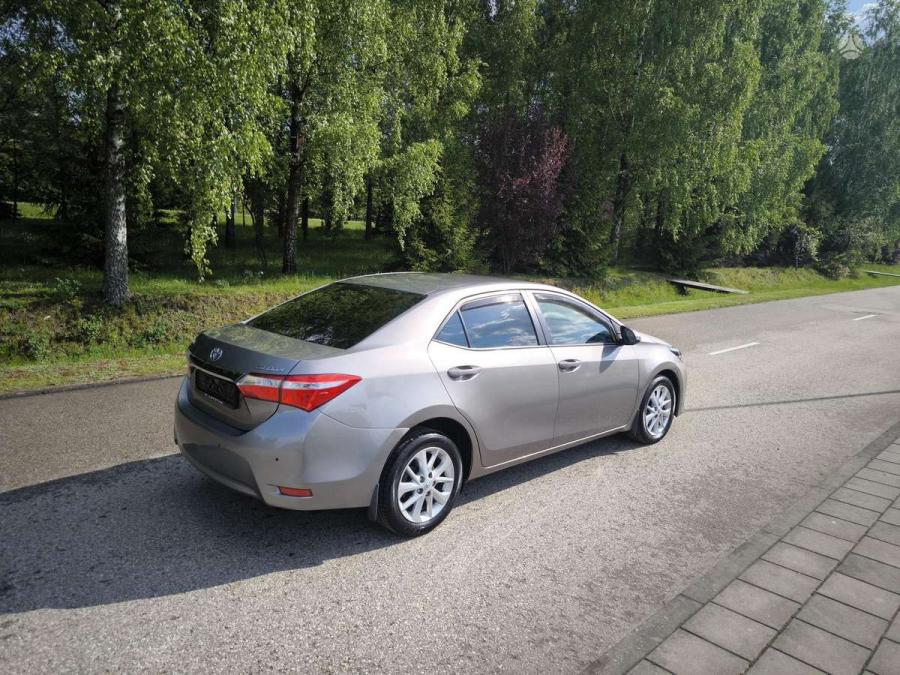 Grey Toyota Corolla 2014 in Salcininkai, with an engine capacity of 1.36 L and mileage of 170 thousand km for 5900 €, photo 8 on AUTOMOTO.COM.LV