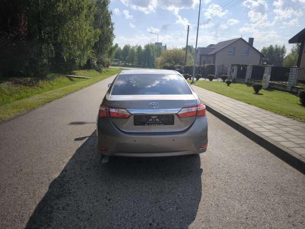 Grey Toyota Corolla 2014 in Salcininkai, with an engine capacity of 1.36 L and mileage of 170 thousand km for 5900 €, photo 9 on AUTOMOTO.COM.LV
