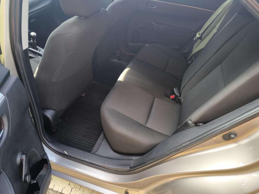 Grey Toyota Corolla 2014 in Salcininkai, with an engine capacity of 1.36 L and mileage of 170 thousand km for 5900 €, photo 19 on AUTOMOTO.COM.LV
