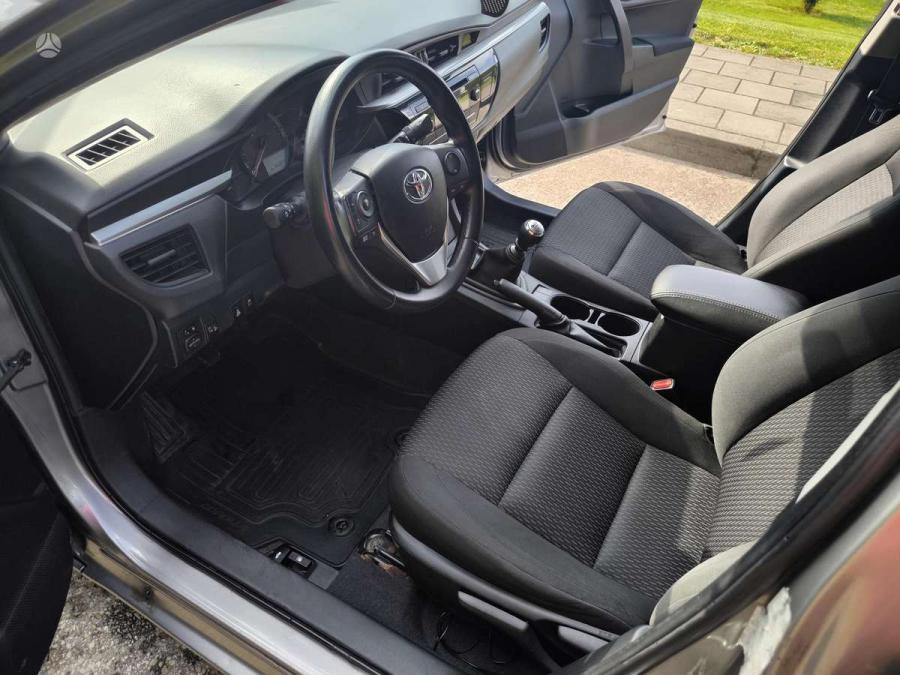 Grey Toyota Corolla 2014 in Salcininkai, with an engine capacity of 1.36 L and mileage of 170 thousand km for 5900 €, photo 21 on AUTOMOTO.COM.LV