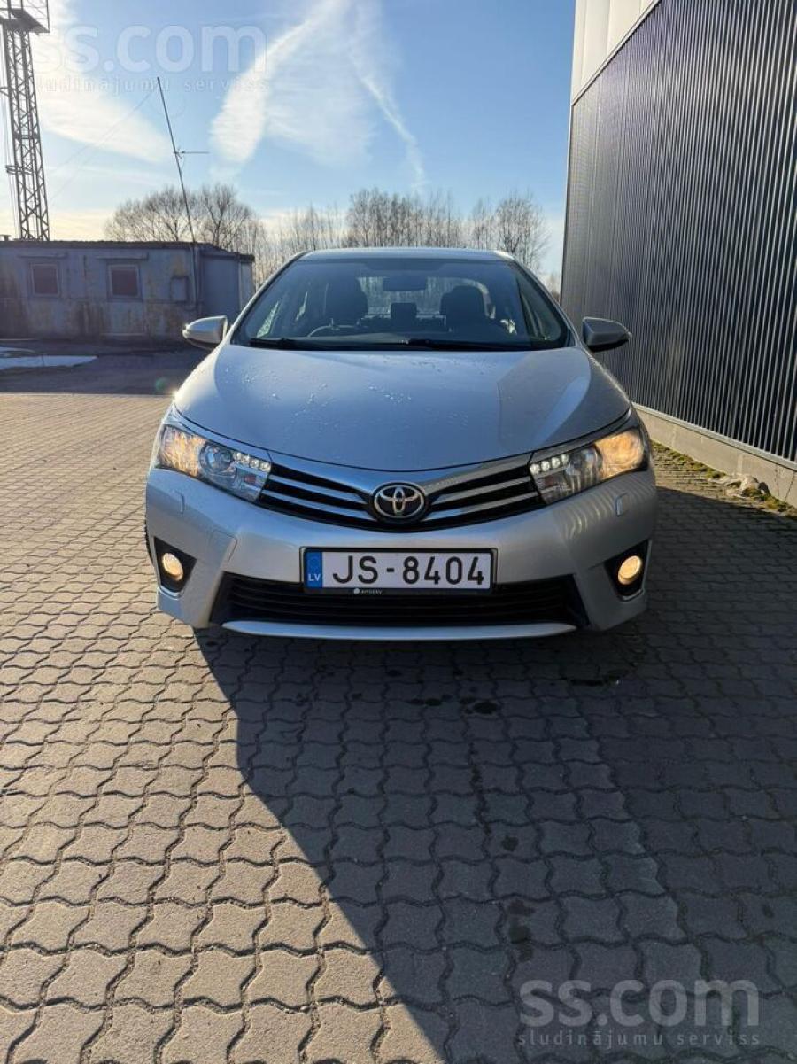 Grey Toyota Corolla 2014 in Riga, with an engine capacity of 1.60 L and mileage of 194 thousand km for 6999 €, photo 1 on AUTOMOTO.COM.LV
