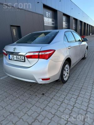 Grey Toyota Corolla 2014 in Riga, with an engine capacity of 1.60 L and mileage of 194 thousand km for 6999 €, photo 3 on AUTOMOTO.COM.LV